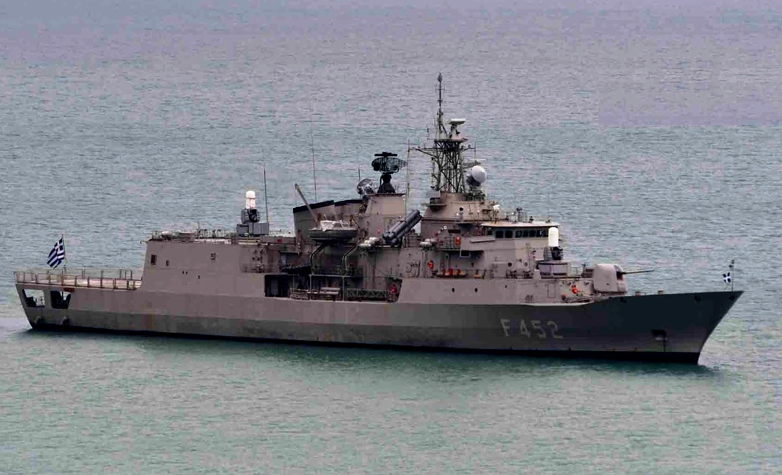 Στο λιμάνι Λεμεσού η φρεγάτα 'Ύδρα' και το αρματαγωγό 'Ρόδος' - Πτήση