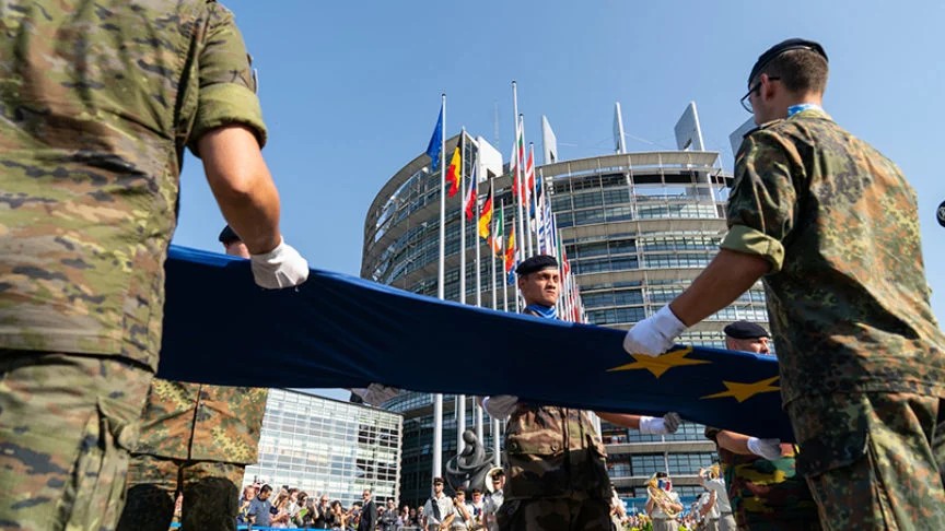 Μ. Σχοινάς: Η Ε.Ε. συγκροτεί οικοσύστημα ασφαλείας, οι υβριδικές ...