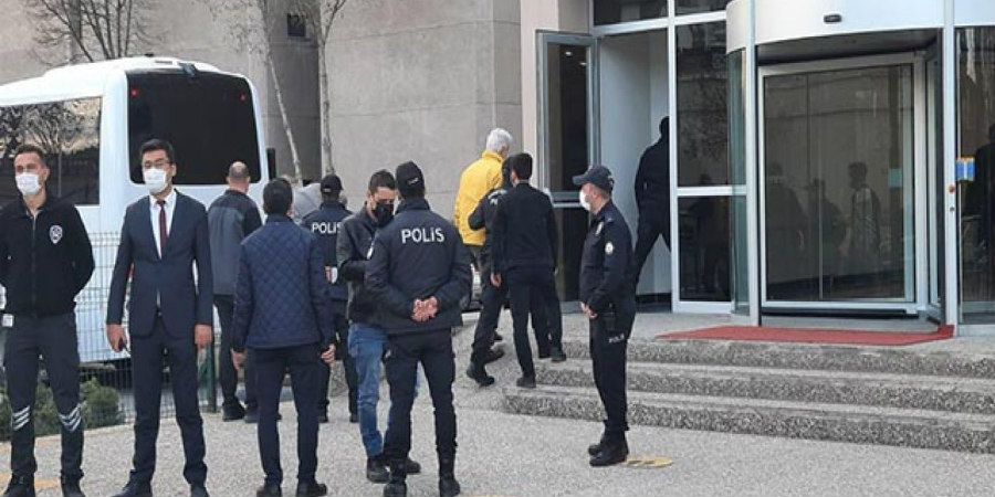 Ελεύθερος ο Έλληνας αστυνομικός και η φίλη του που είχαν συλληφθεί στην ...