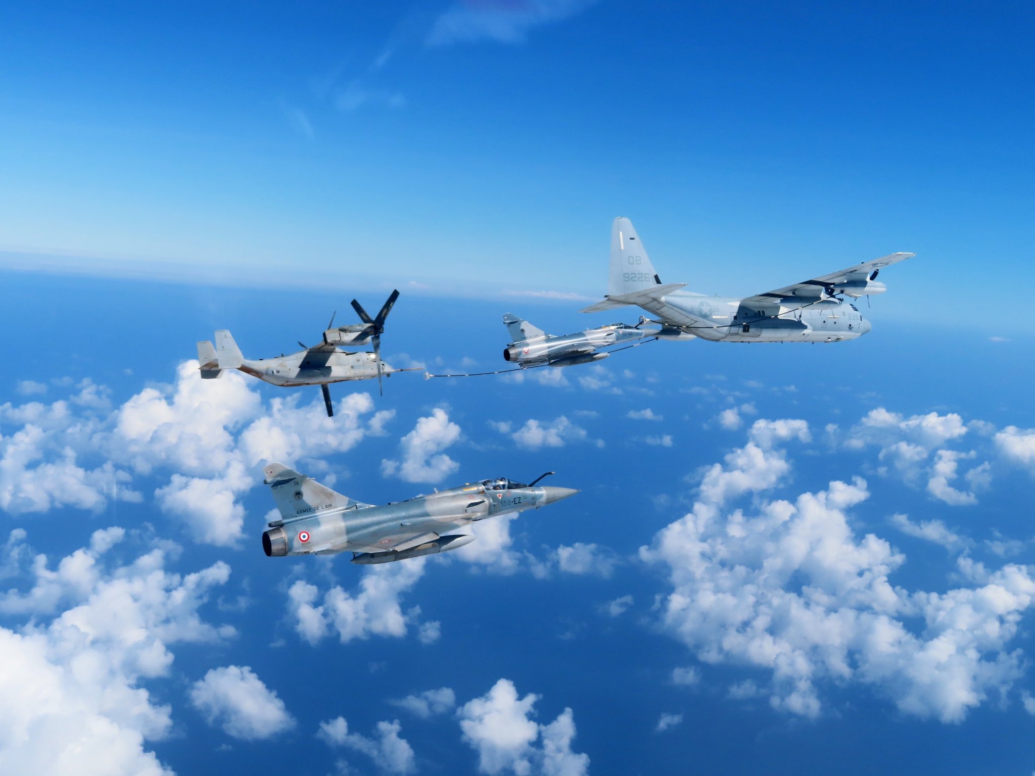Sky high pit stop! Φωτογραφία της ημέρας - Πτήση