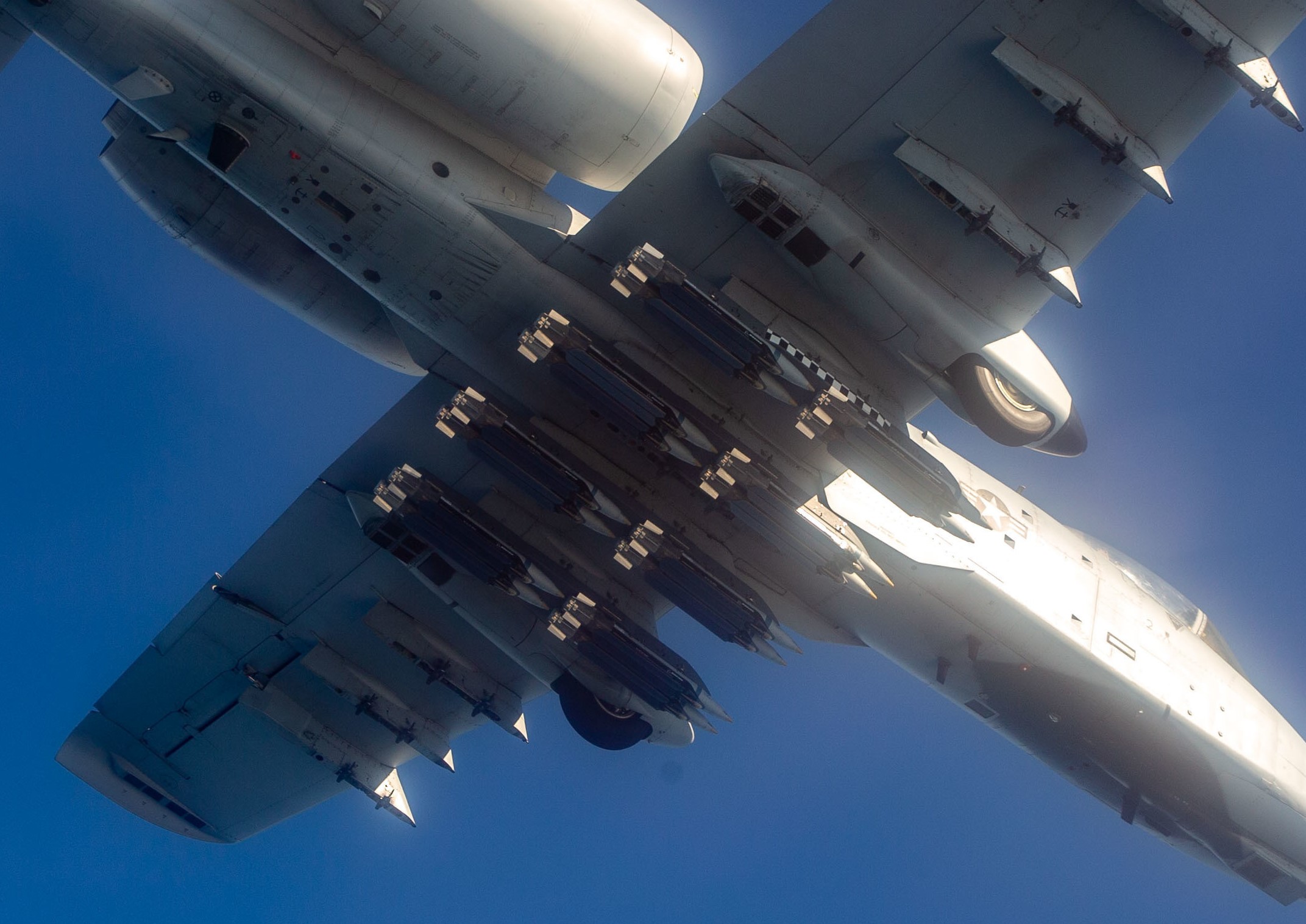 ThinkOutOfTheBox: Μήπως τελικά θα είχαν θέση μερικά A-10C στην ΠΑ; Σαν ...