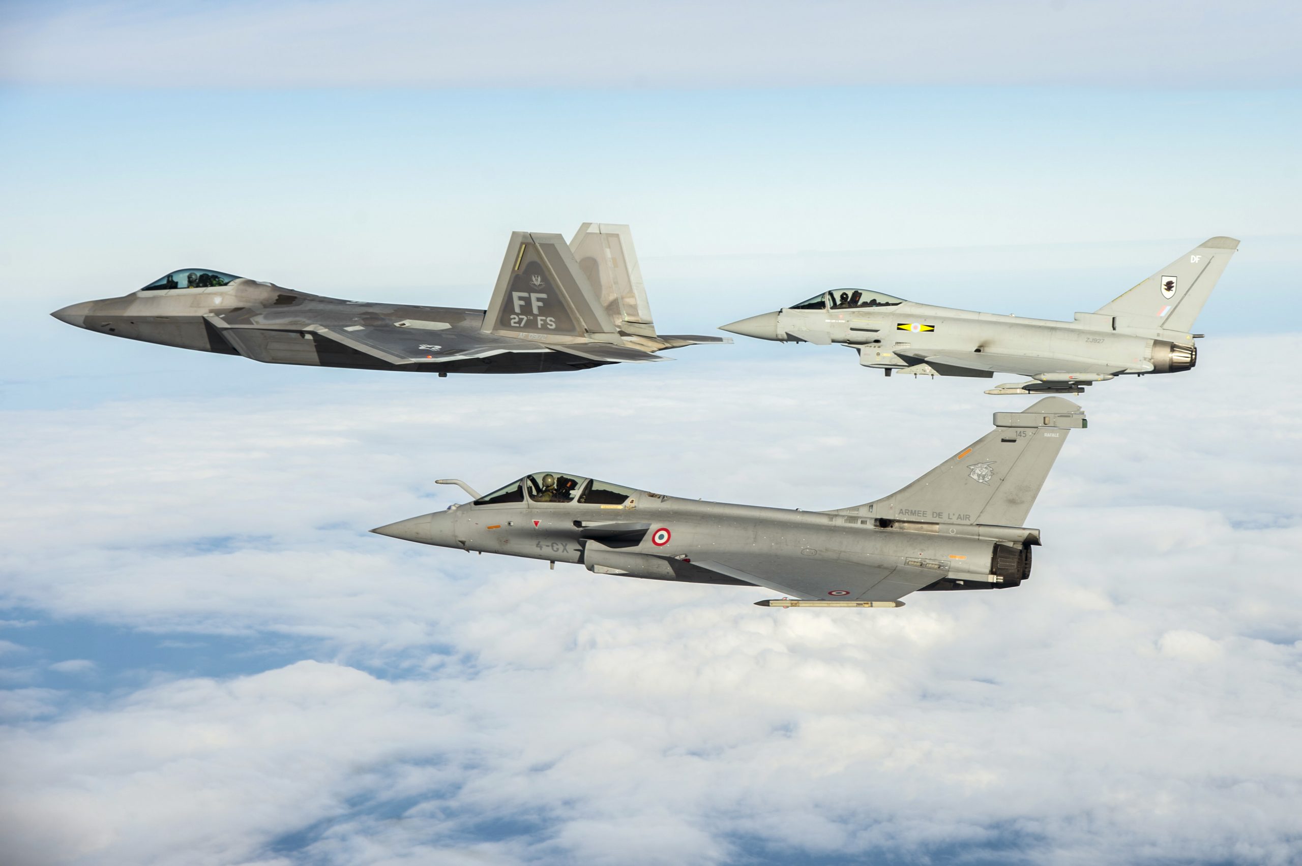 ΣΥΓΚΡΙΤΙΚΟ: Dassault Rafale vs Eurofighter Typhoon, μια κατά μέτωπο ...