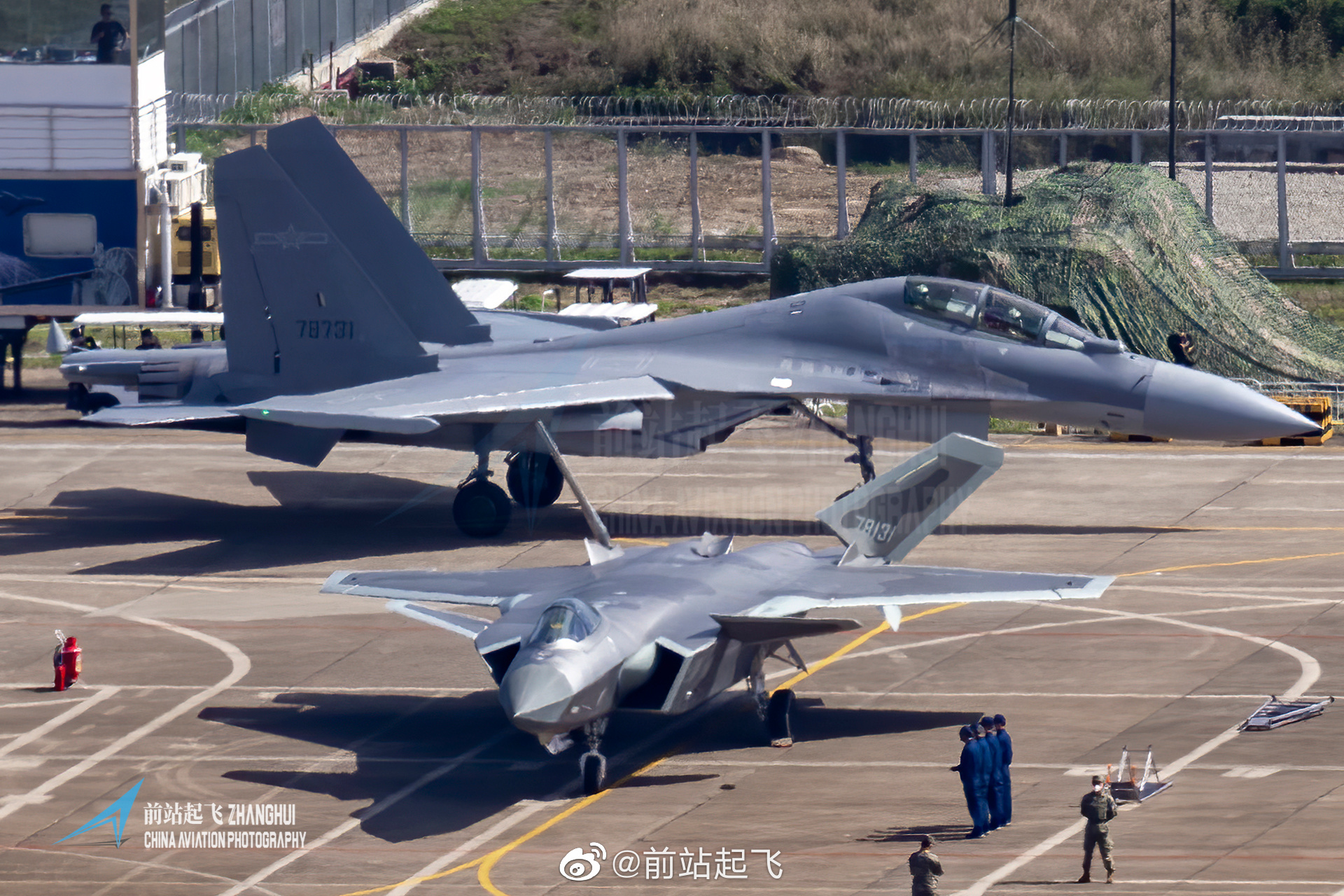 J-20 vs J-16, μια φωτογραφία που λέει πολλά! - Πτήση