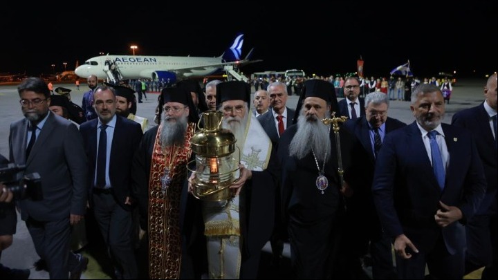 Έφτασε το Άγιο Φως στην Αθήνα - Πτήση