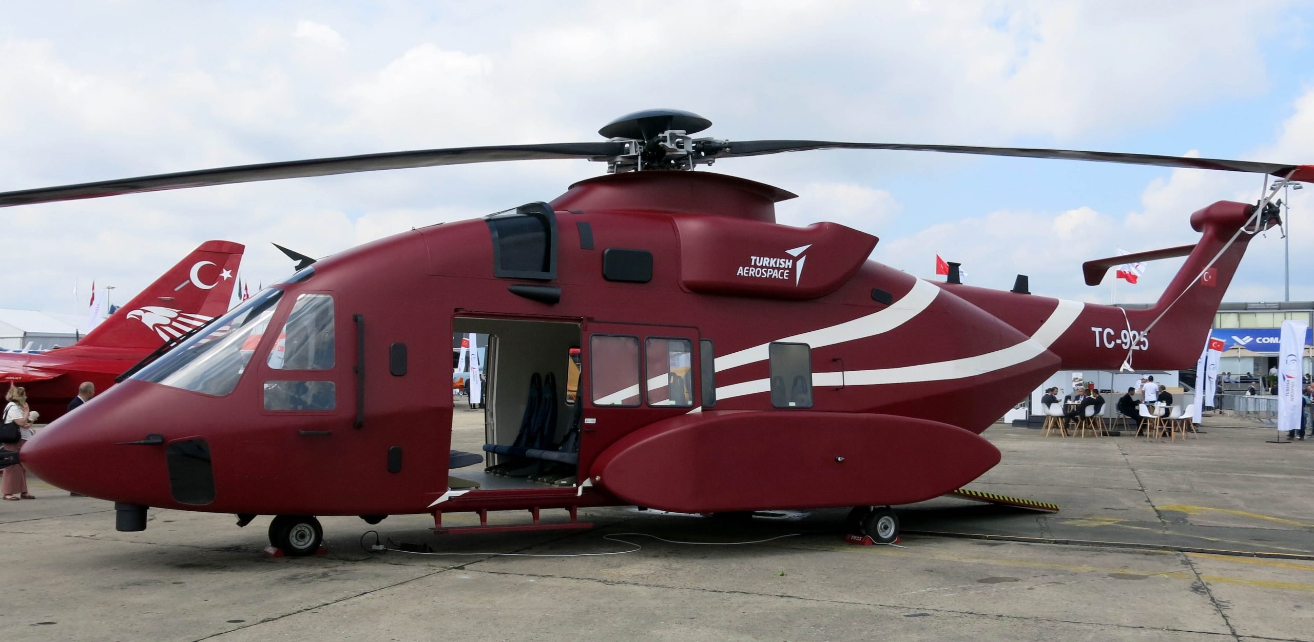 Turkish Aerospace: Παρουσιάζει το νέο ελικόπτερο T925 στο Paris Air ...