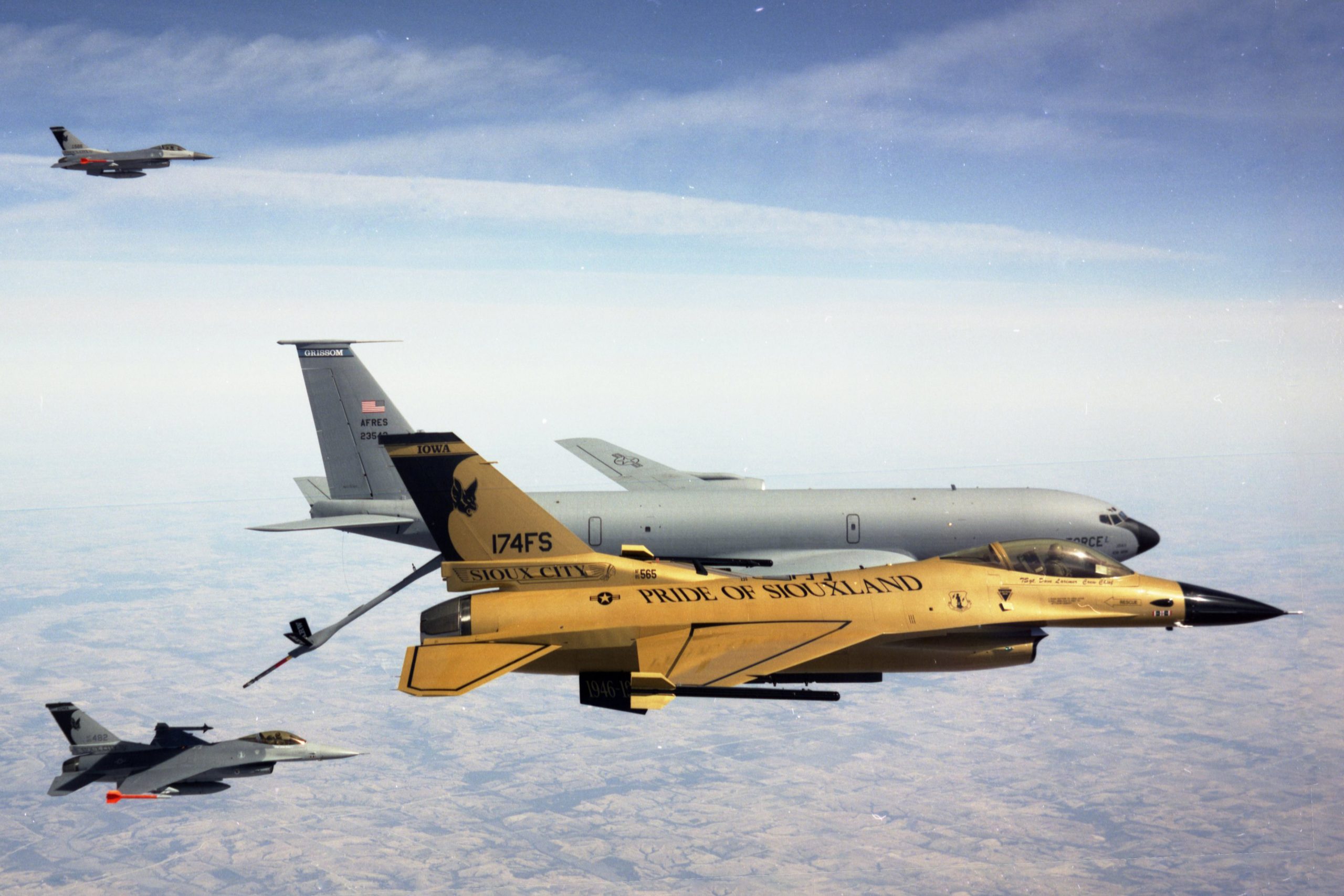 Βίντεο: 50 χρόνια F-16 - ένα τα σημαντικότερα σύγχρονα μαχητικά - Πτήση