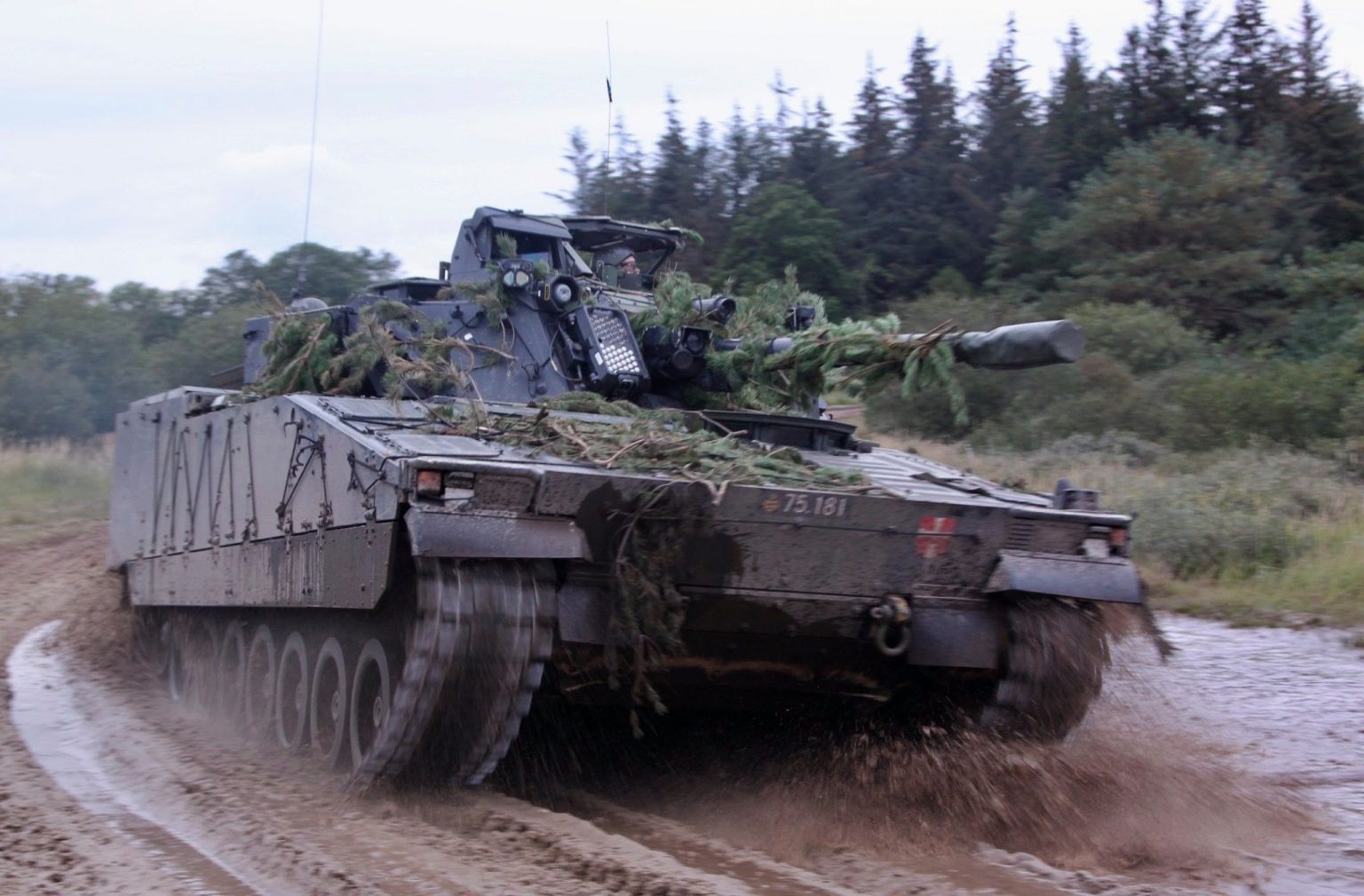 Η BAE Systems έκλεισε 15ετή συμφωνία υποστήριξης για τα CV90 της Δανίας ...