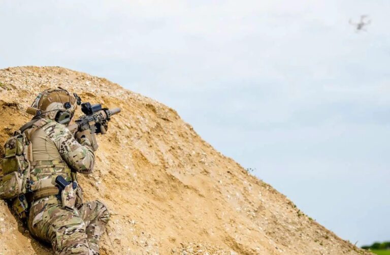 Συστήματα ακρίβειας βολής SMASH 3000 για τη Σερβία -κατά drone - Πτήση