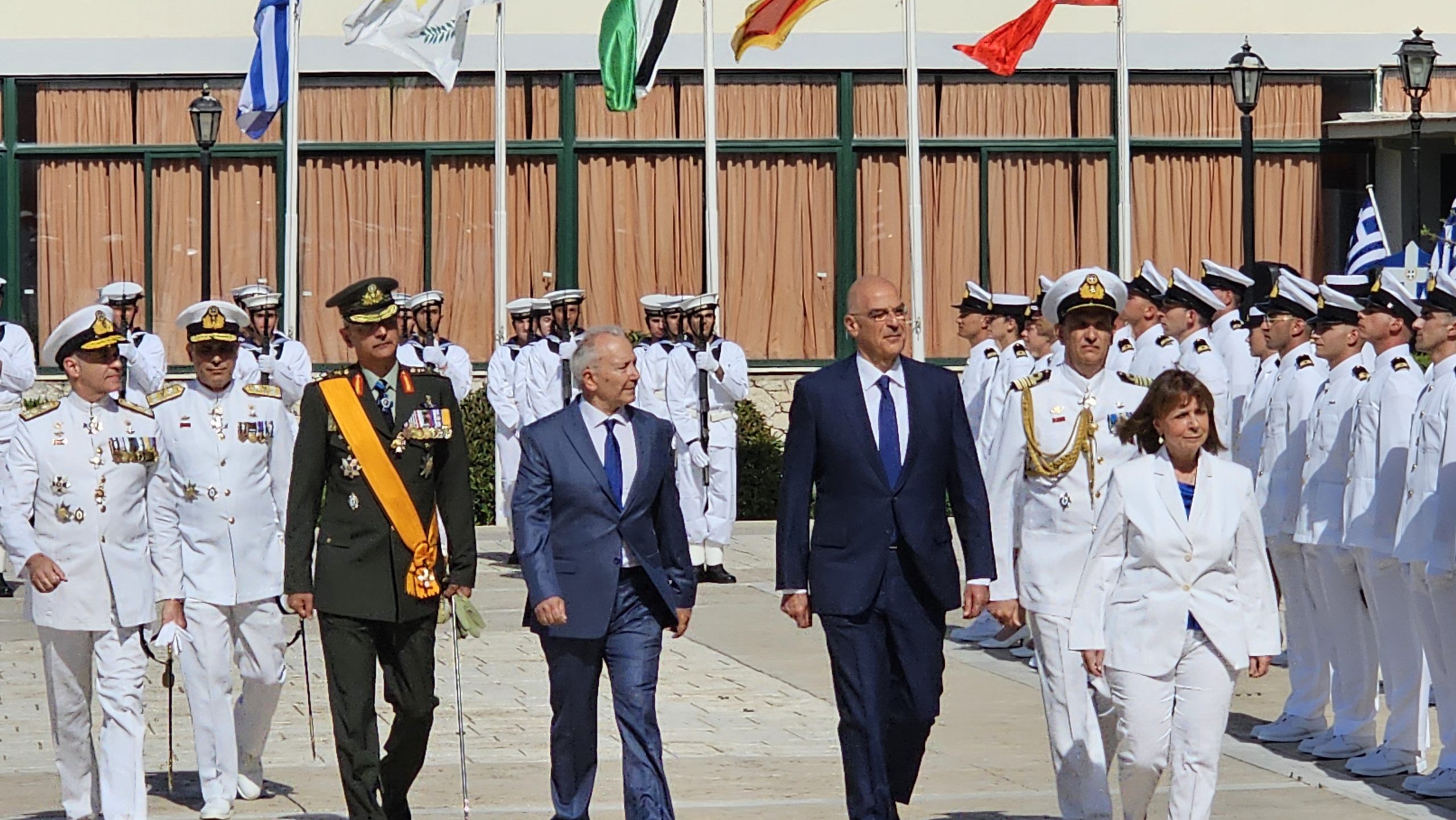 Ορκίστηκαν οι νέοι σημαιοφόροι του ΠΝ και του ΛΣ-ΕΛΑΚΤ (φωτό) - Πτήση