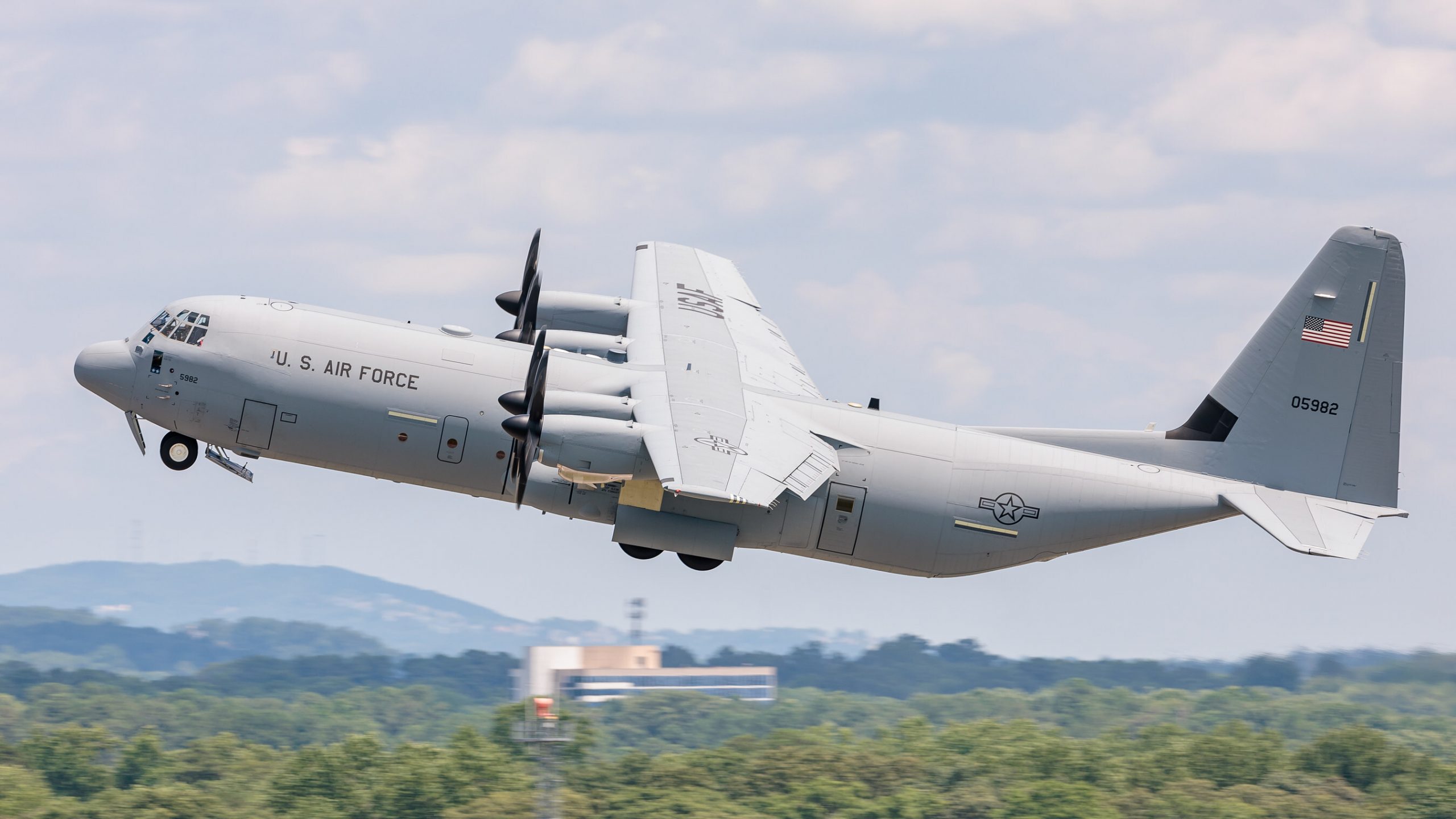Το C-130J αναλαμβάνει και… αεροψεκασμούς - Πτήση