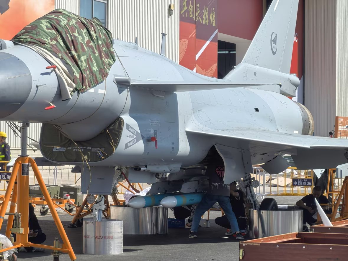 Το J-10CE στην έκθεση Zhuhai 2024, ένα κινεζικό μαχητικό που ανταγωνίζεται το F-16 - Πτήση