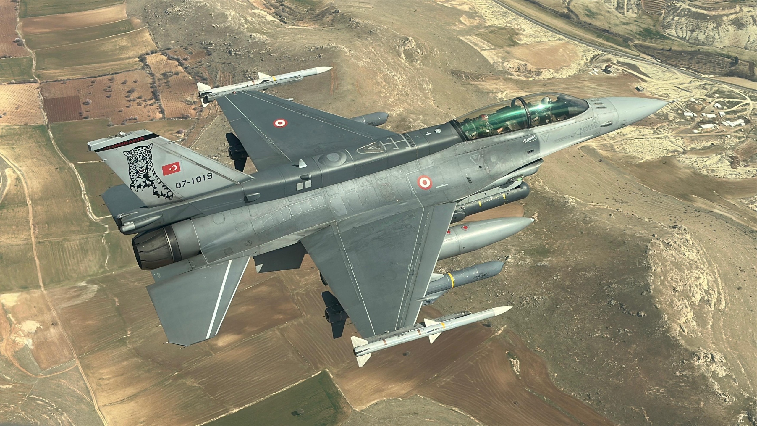 Φωτό: τουρκικό F-16 με πυραύλους μακρού πλήγματος AGM-84K SLAM-ER - Πτήση
