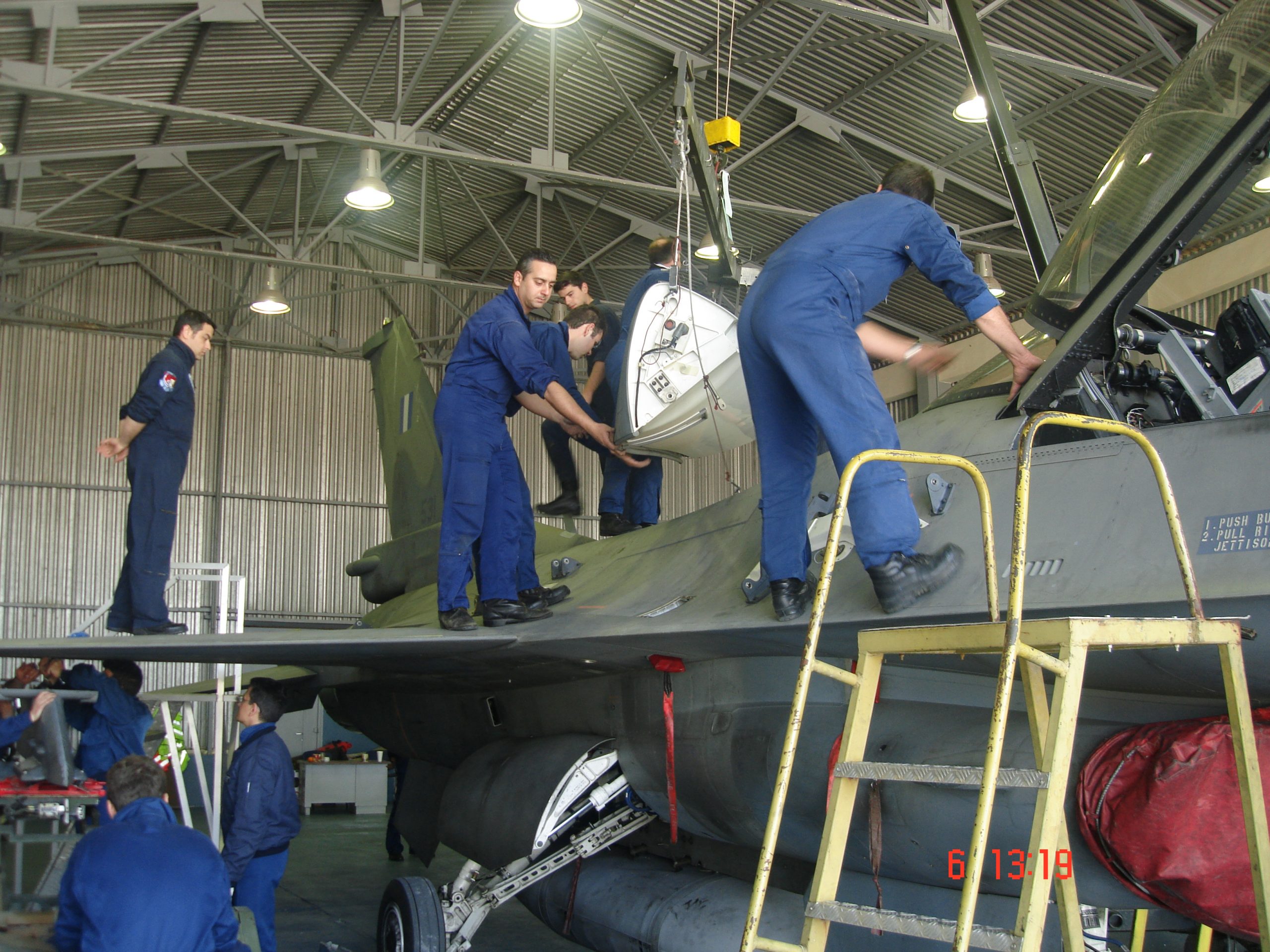 ΑΝΑΛΥΣΗ: Συντήρηση αεροσκαφών και ελικοπτέρων στην Ελλάδα, το κενό που ...