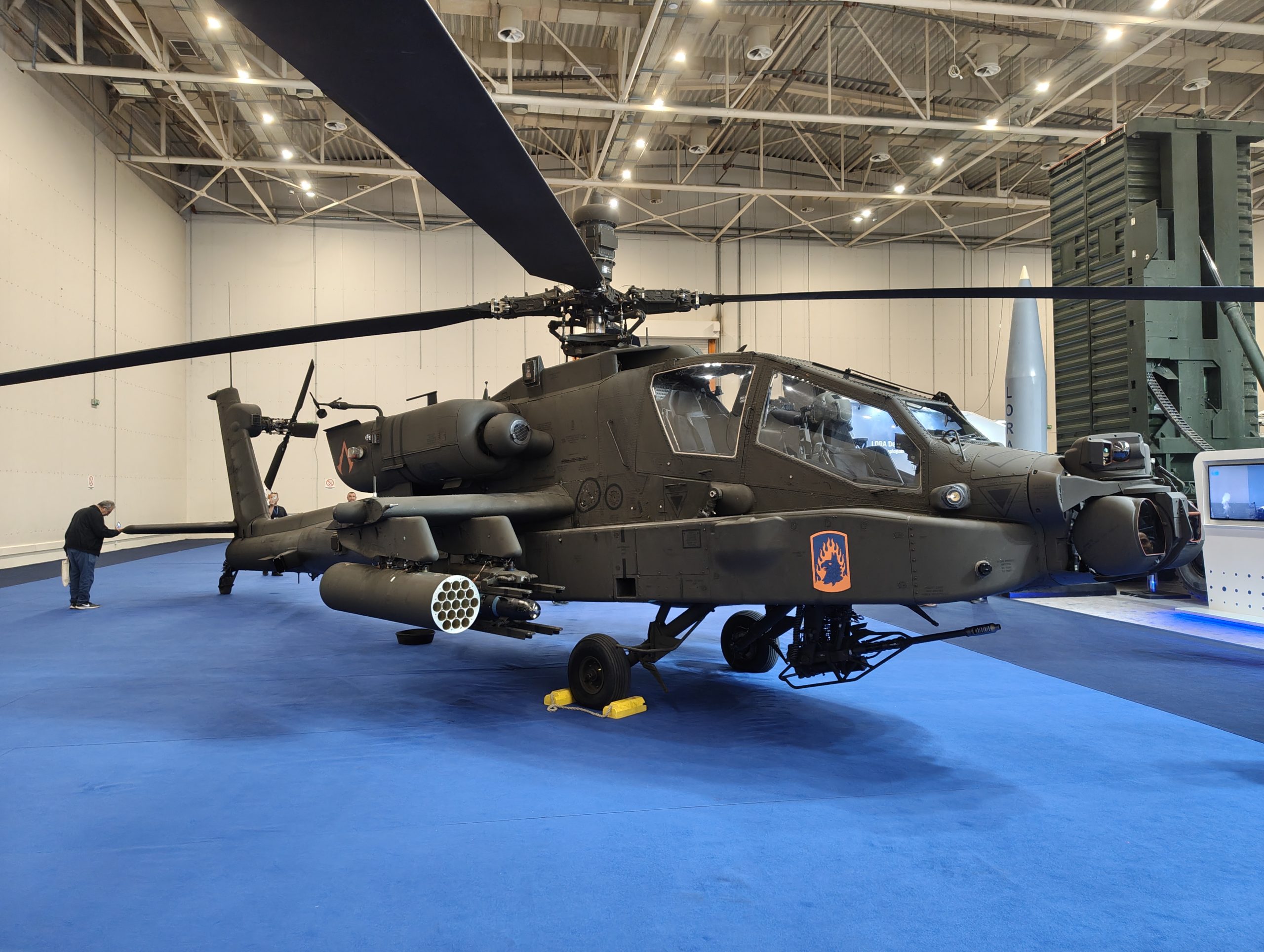 Μας αποχαιρέτησε το AH-64E Apache της DEFEA - βίντεο - Πτήση
