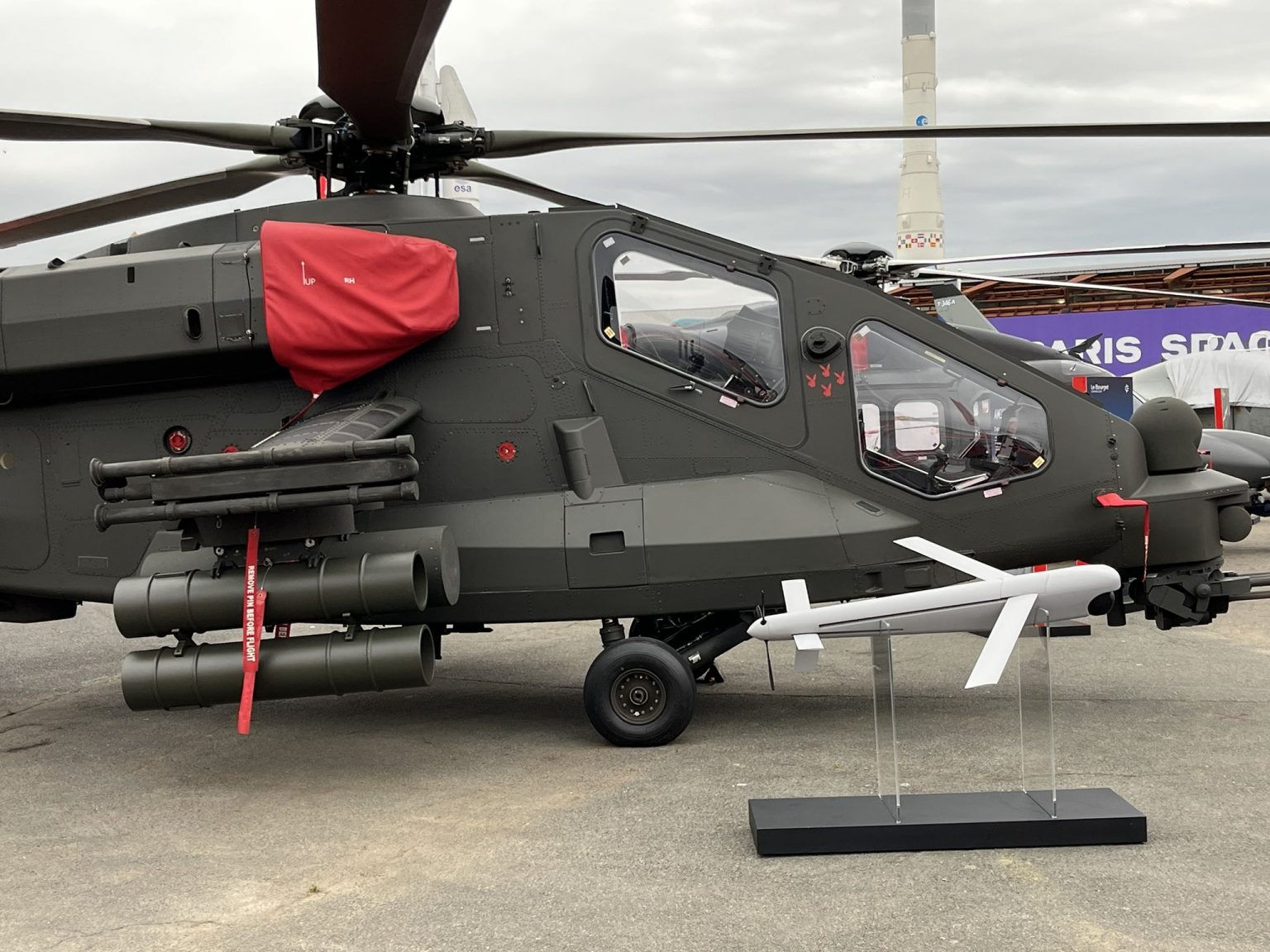 Paris Air Show 25, το ελικόπτερο AW249 της Leonardo με εκτοξευτές μη ...