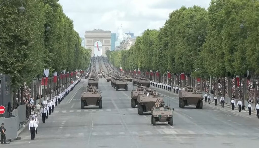 Βίντεο: η γαλλική παρέλαση της 14ης Ιουλίου σήμα για μεγαλύτερους ...