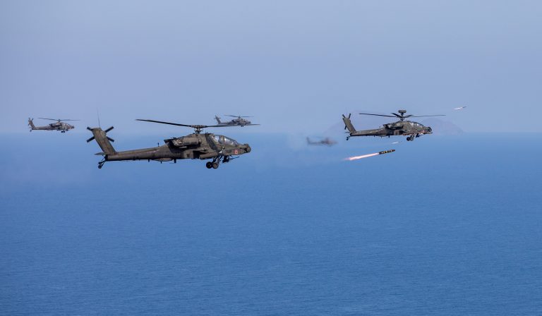 ΑΝΑΛΥΣΗ: Ο εκσυγχρονισμός των ελληνικών AH-64A από την Elbit - Πτήση