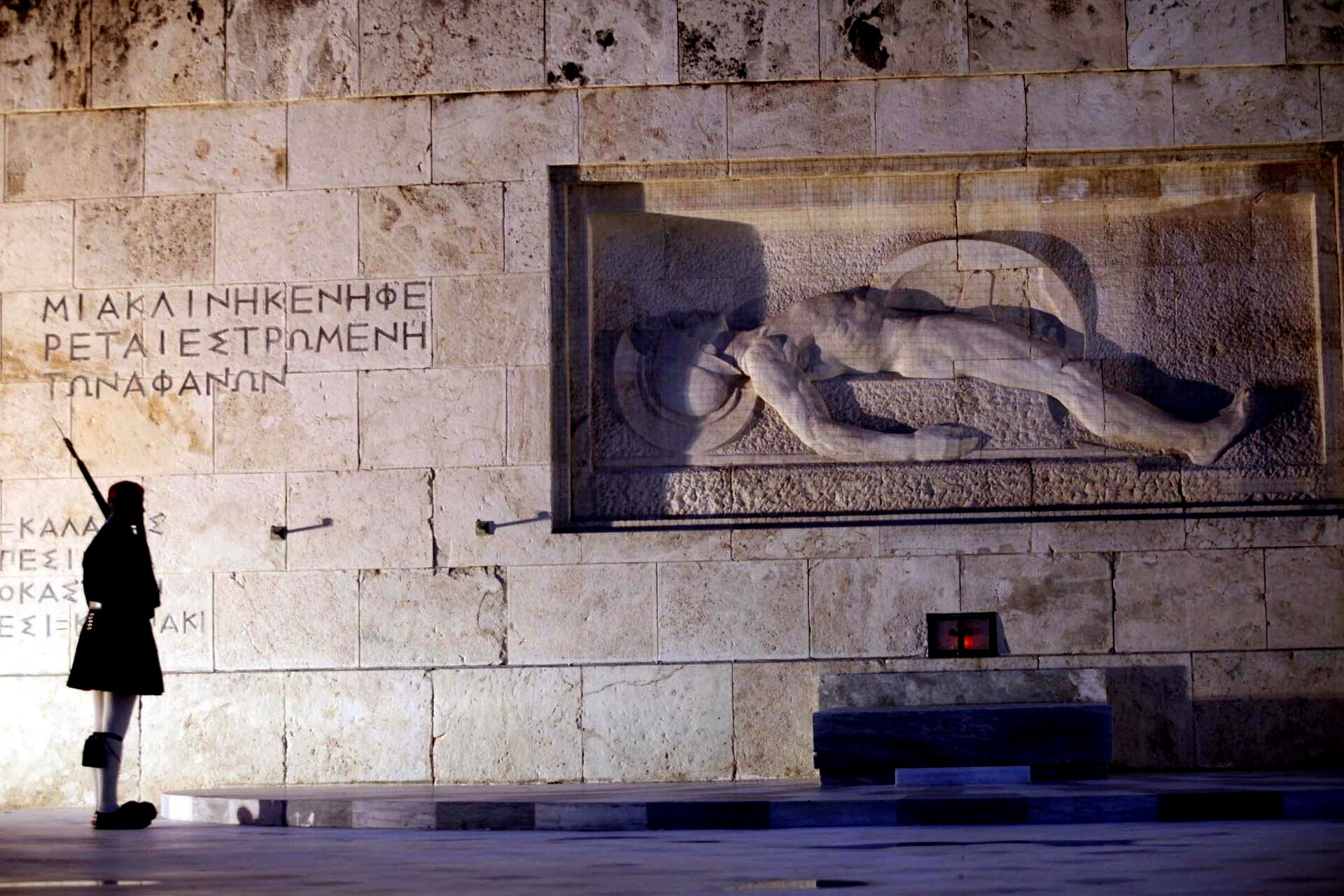 ΑΠΟΨΗ: Ο Άγνωστος Στρατιώτης ως κενοτάφιο της πολιτικής ...