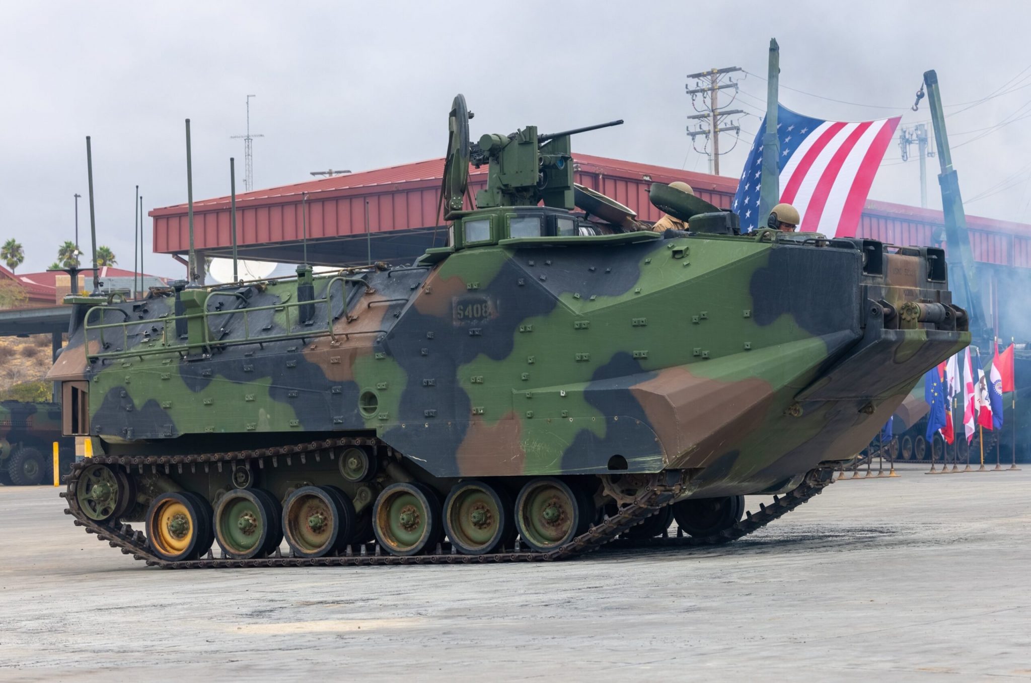 Οι Αμερικανοί Πεζοναύτες απέσυραν το AAV-7 - Πτήση