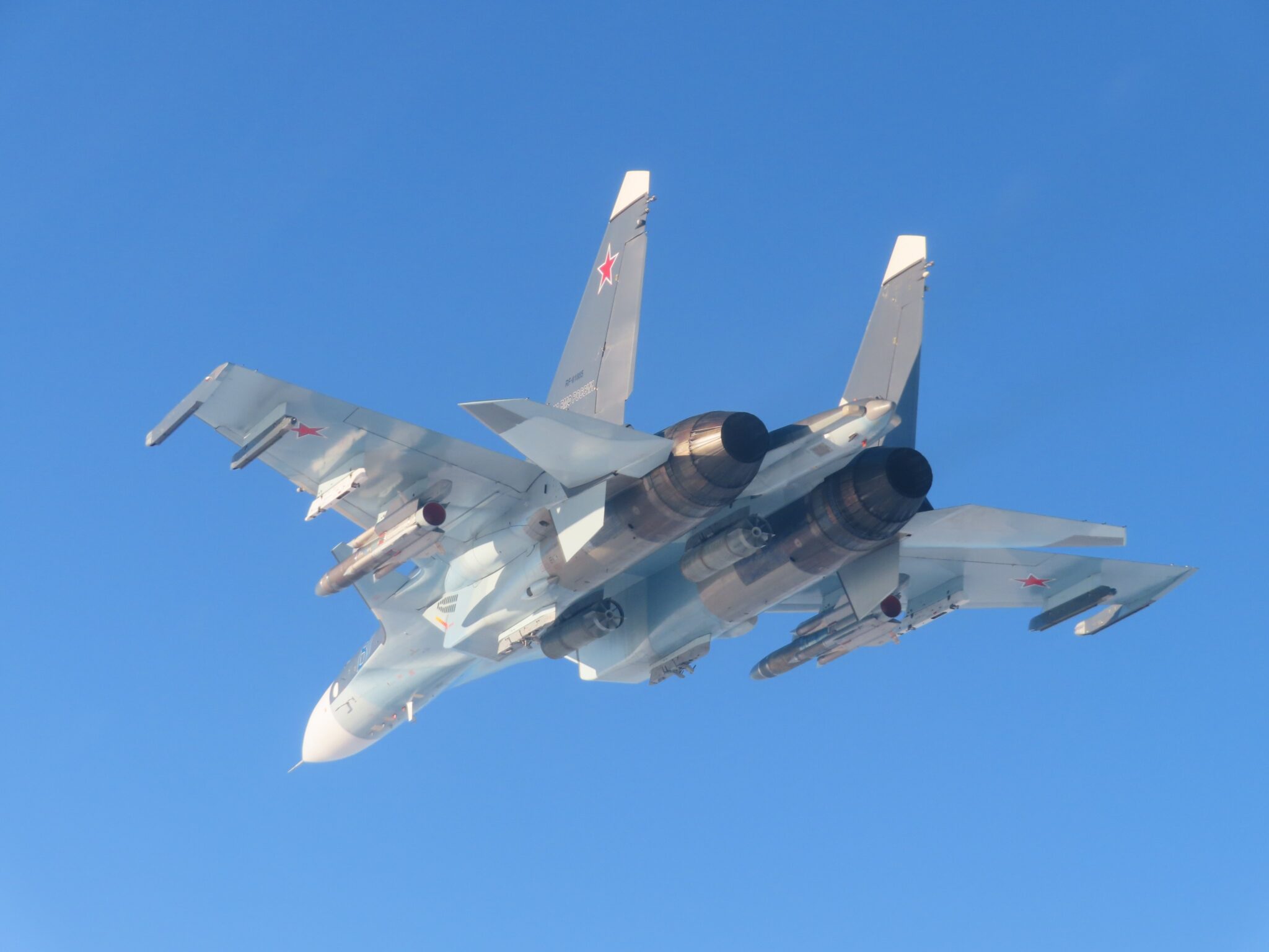 Αναχαιτίζοντας ένα πάνοπλο ναυτικό Su-30SM2 - Πτήση