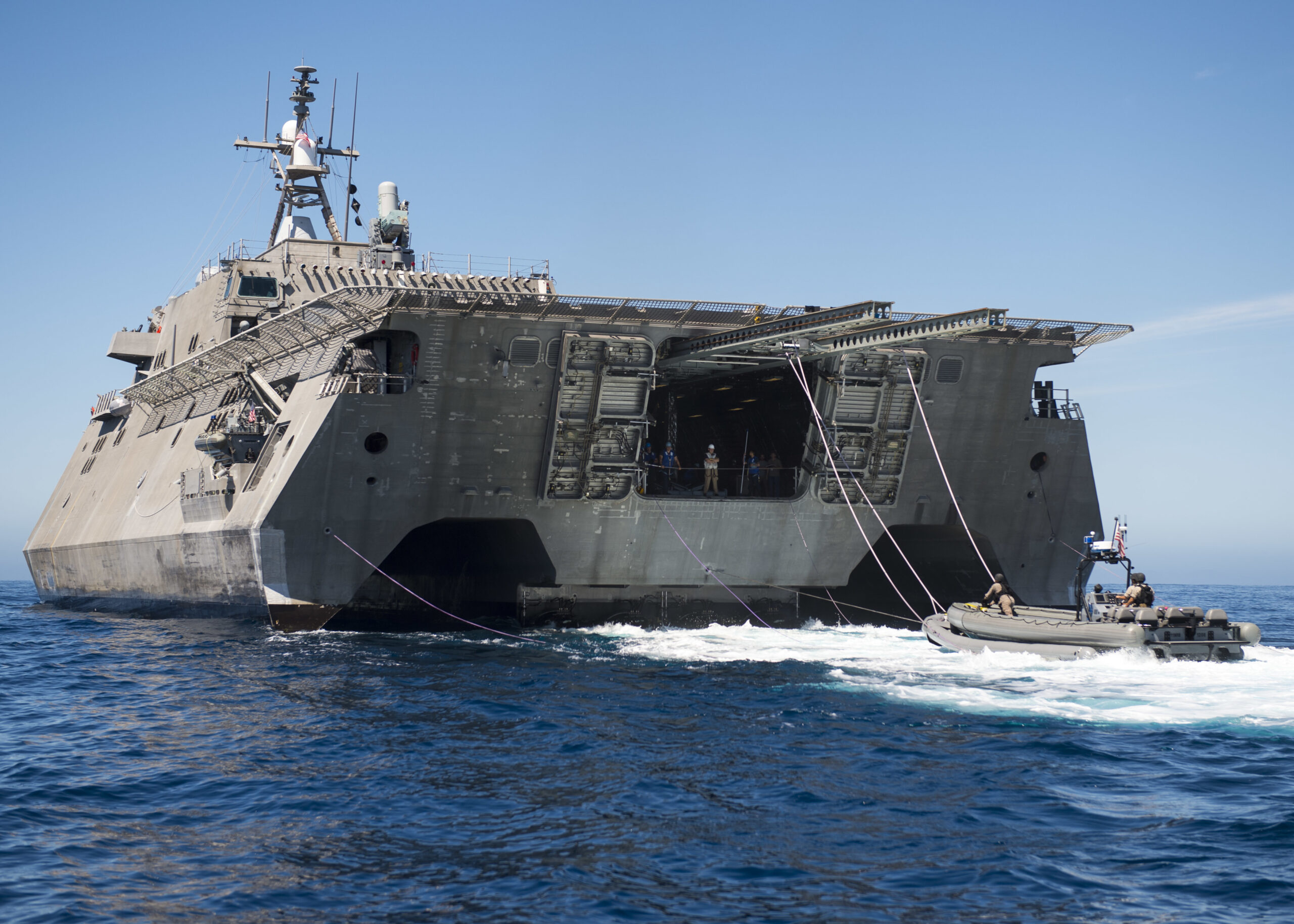 Τα LCS του USN βρήκαν νέα αποστολή, επανεξοπλίζουν υποβρύχια εν πλω και ...