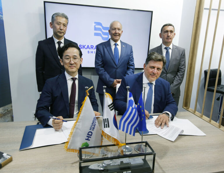 Έρχεται και η HD Hyundai Heavy Industries για κατασκευή σκαφών ...
